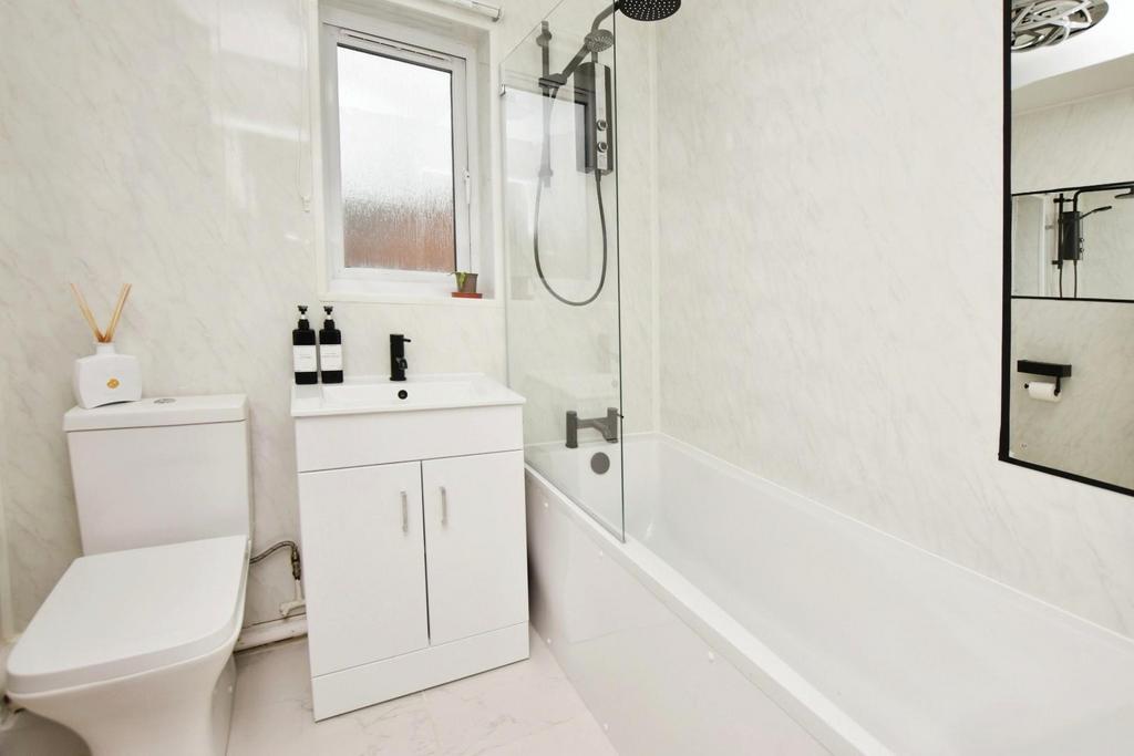 Mullards Close, Mitcham 1 bed flat - £230,000