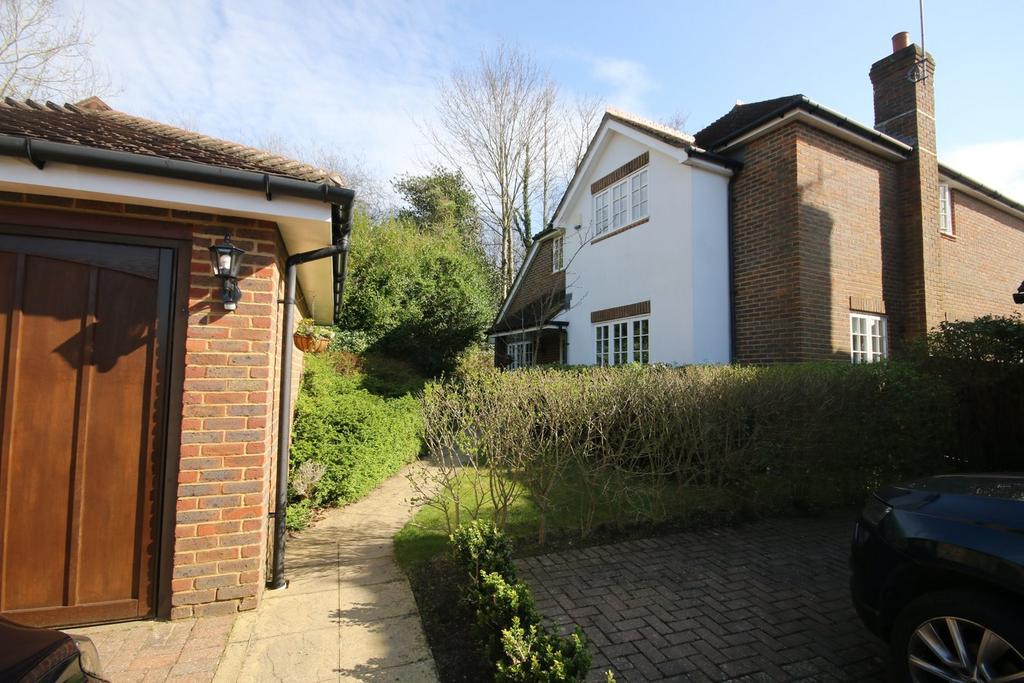 Great Field Place, East Grinstead, RH19 4 bed detached house - £775,000