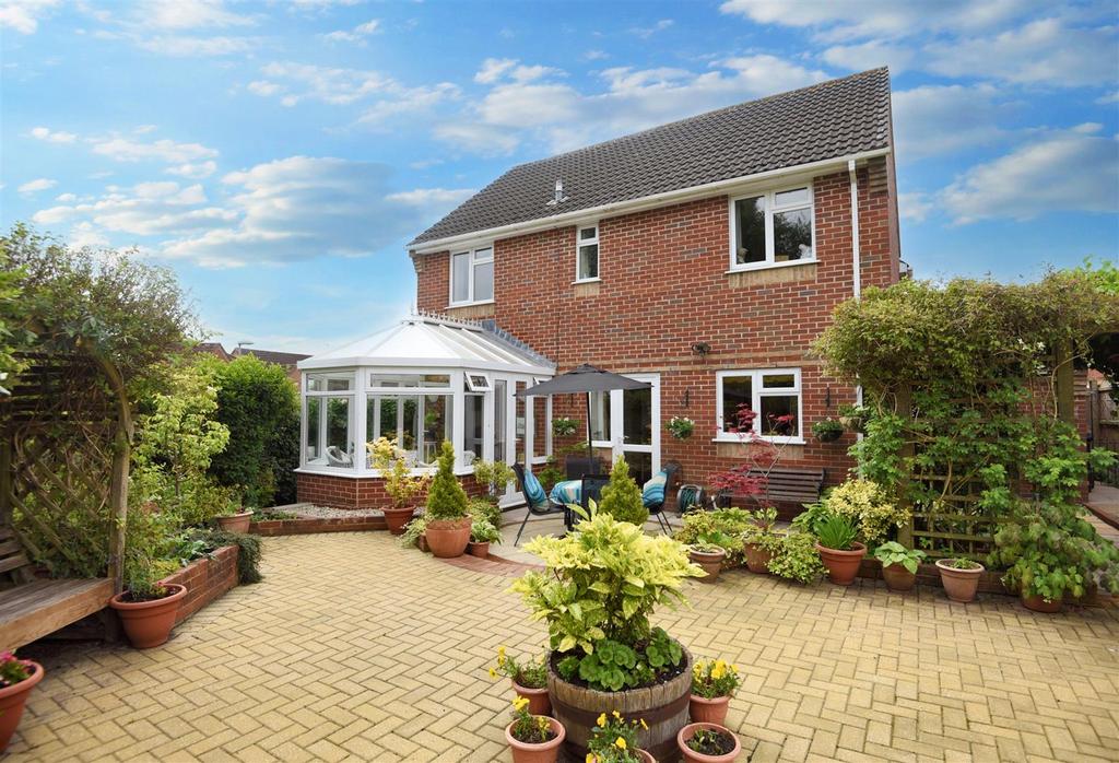 Cherryfields, Gillingham 4 bed detached house - £400,000