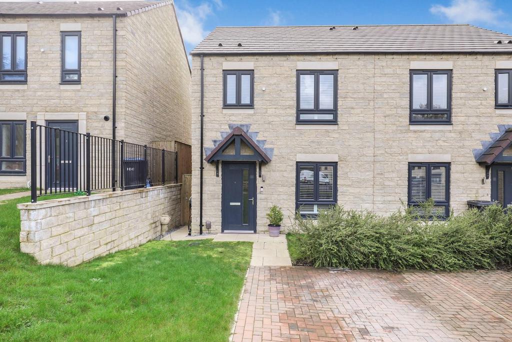 Snapdragon Way, Harrogate, HG3 1FQ 3 bed semi-detached house - £101,250