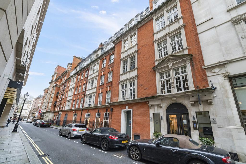 St James's Street, London, SW1A 1 bed apartment - £1,220,000