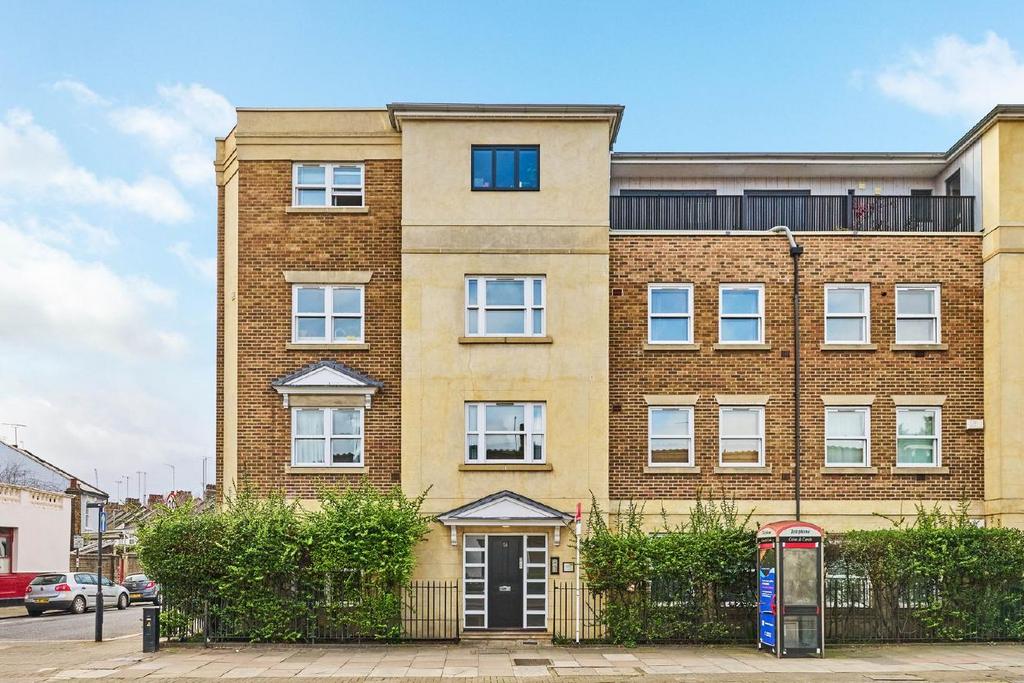 Latchmere Road, Battersea 1 bed flat - £425,000