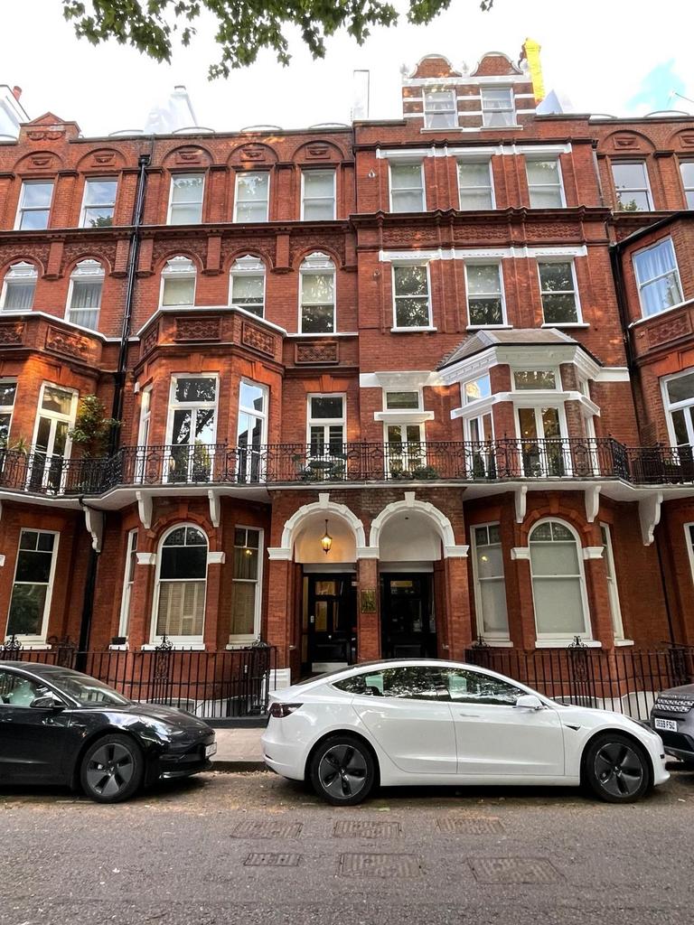 Kensington, SW5 1 bed maisonette - £1,800 pcm (£415 pw)