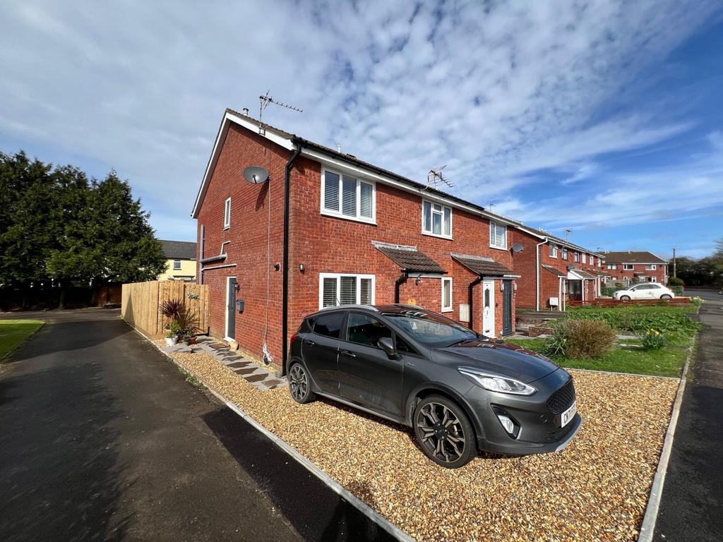 Meadowcroft, Rhoose, CF62 2 bed semi-detached house - £229,950