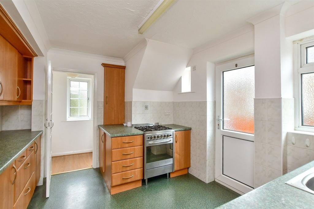 Sea Lane Gardens, Ferring, Worthing... 4 bed detached house - £600,000