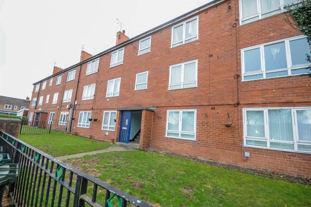 Craster Square, Gosforth 2 bed apartment - £700 pcm (£162 pw)