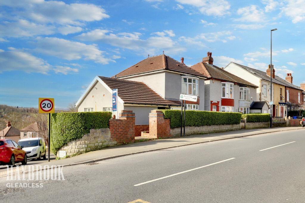 Gleadless Road, Sheffield 2 bed detached house - £210,000