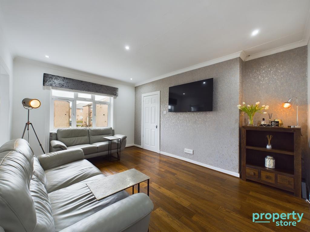 Croftfoot Road, Croftfoot, Glasgow, G44 3 bed flat - £117,000