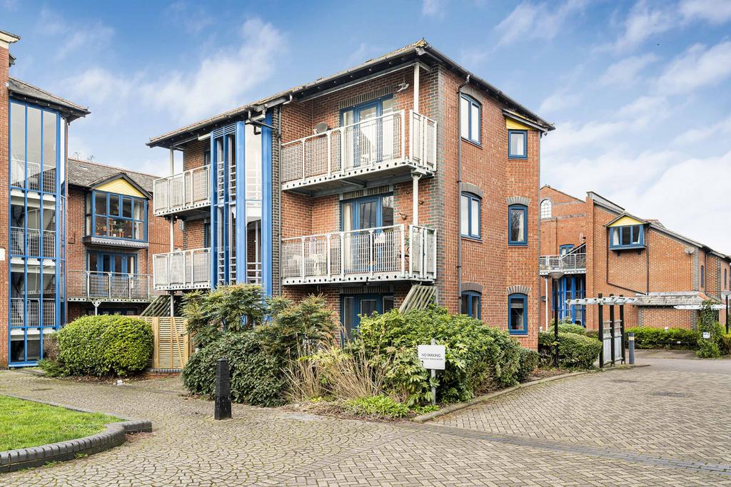 Alfredston Place, Wantage, OX12 2 bed apartment - £210,000