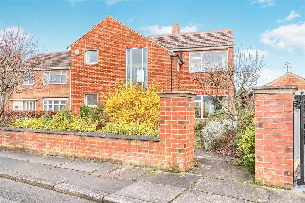 Whitehouse Drive, Fairfield 3 bed detached house - £260,000