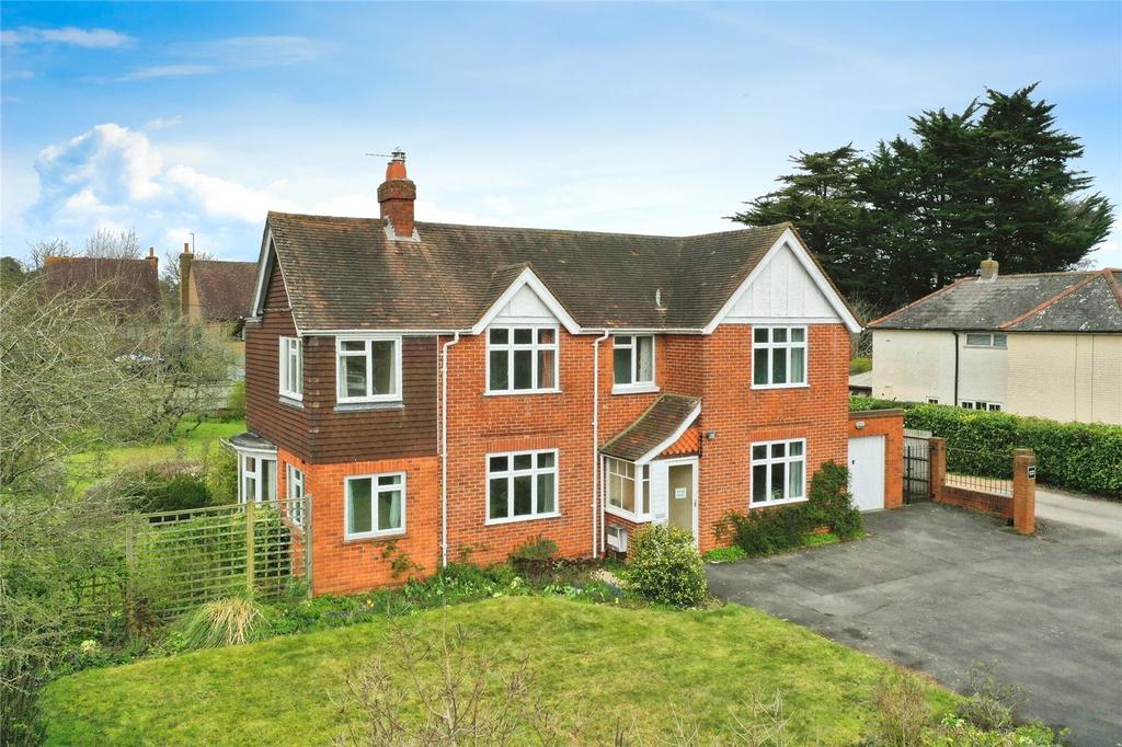 Reading Road, Burghfield Common... 4 bed detached house - £700,000