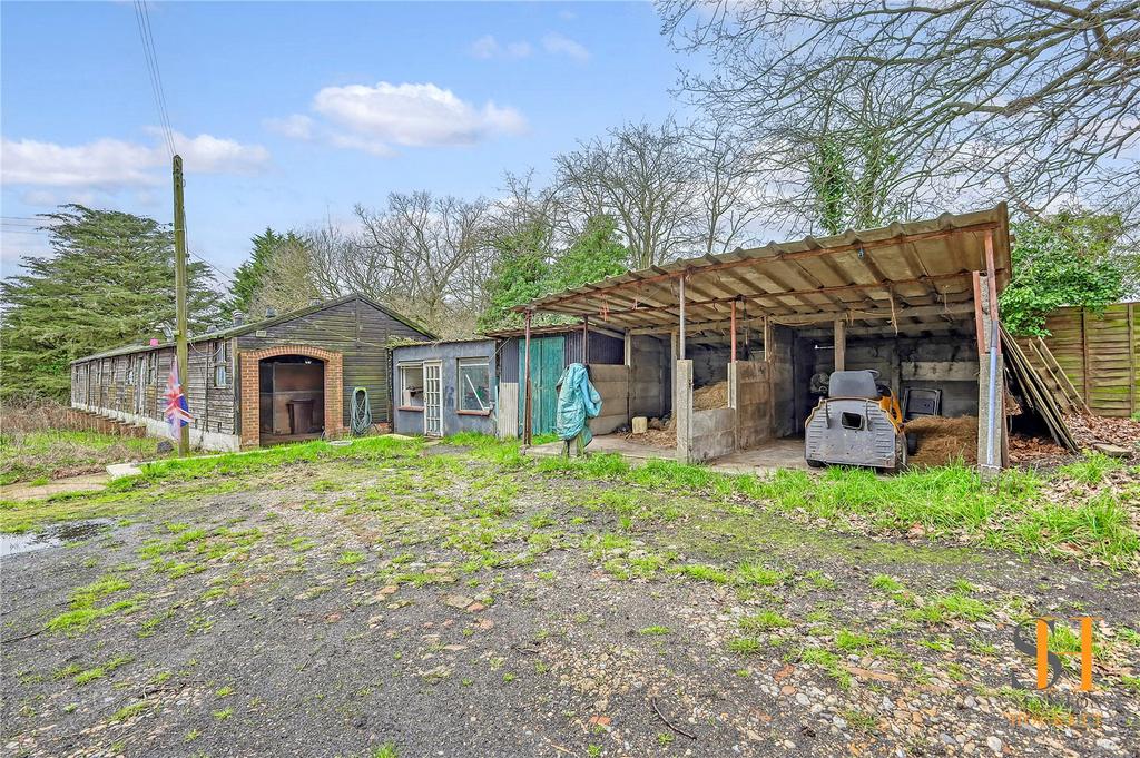 Tile Works Lane, Rettendon Common... Equestrian property - £450,000