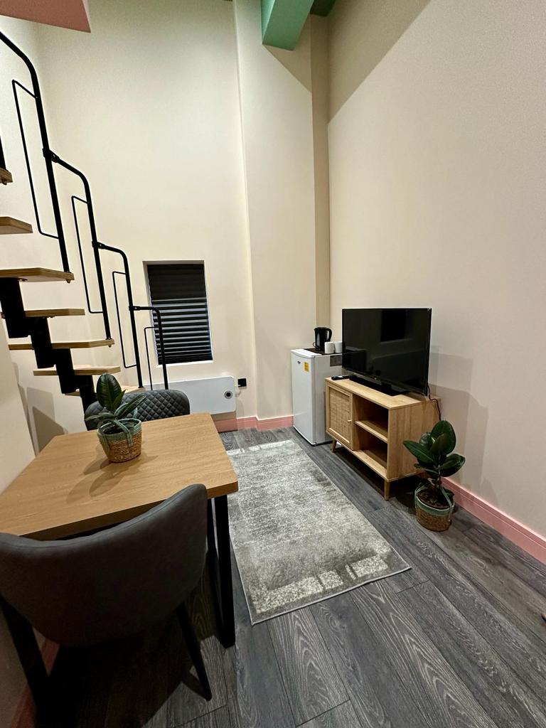 BURMA ROAD, N16 9BH Studio - £1,257 pcm (£290 pw)