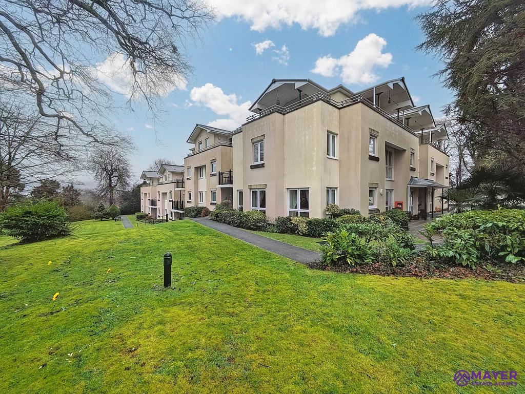 Station Road, Plymouth PL7 2 bed flat - £190,000