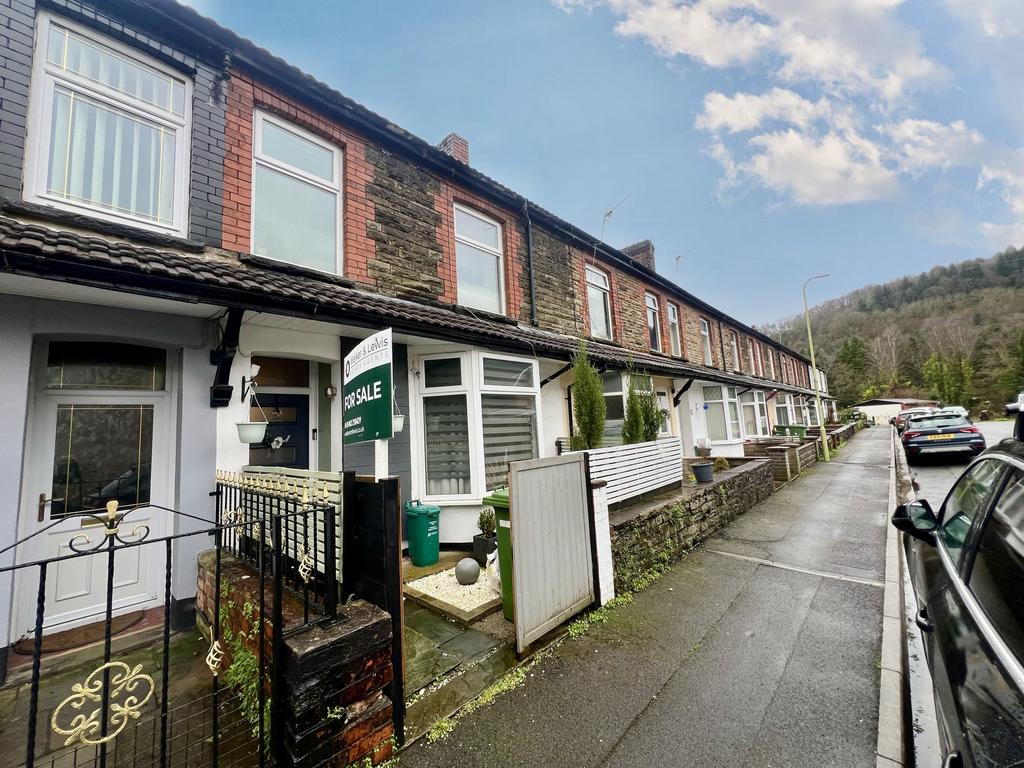 Rhydyfelin, Pontypridd CF37 2 bed terraced house - £170,000