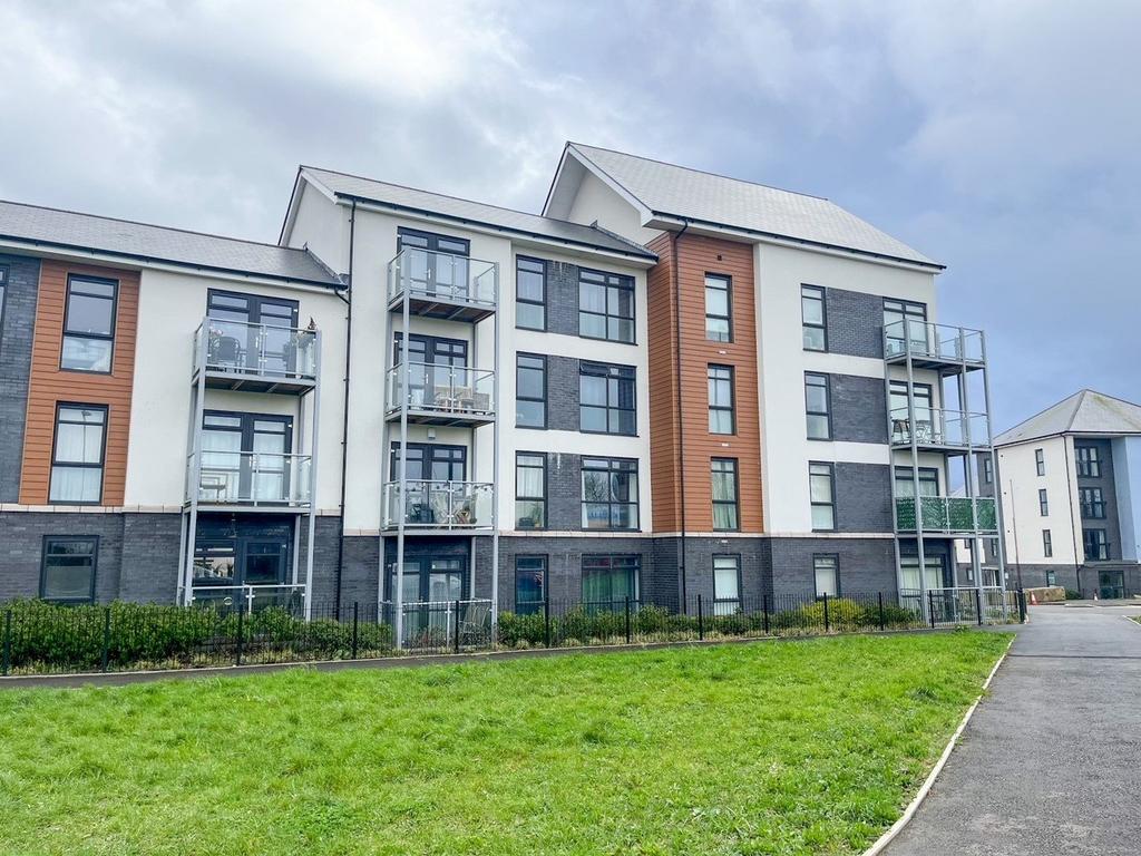 Lane End Road, Patchway, Bristol... 2 bed apartment - £250,000