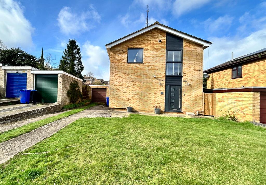 Glebe Road, Cogenhoe, Northampton 3 bed detached house - £335,000