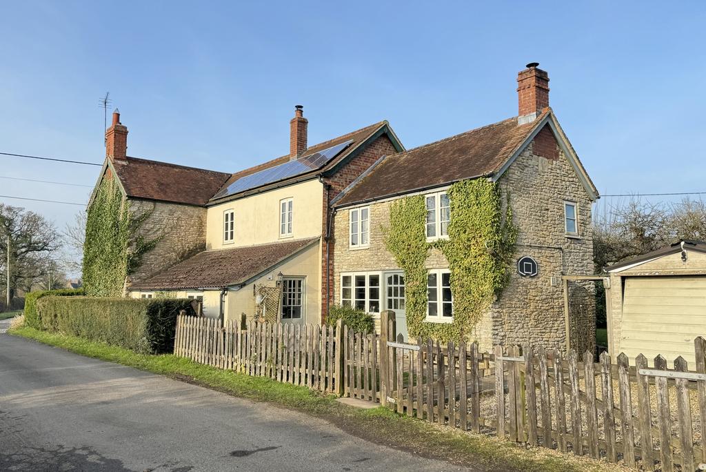 Charlton Musgrove, Somerset, BA9 4 bed detached house - £710,000