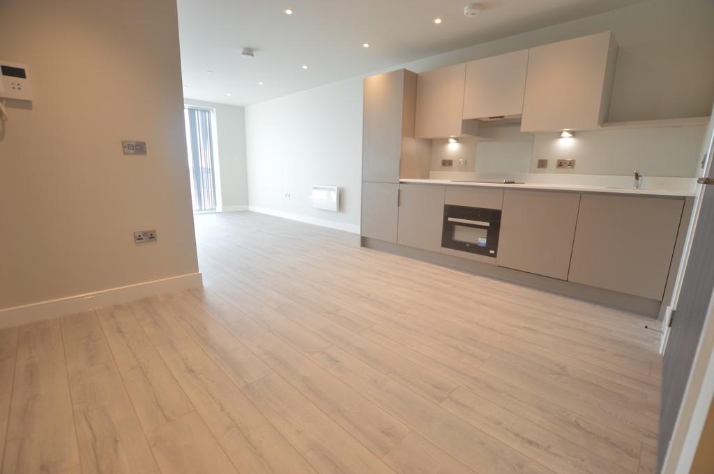 Petersfield Avenue, Slough 1 bed apartment - £1,350 pcm (£312 pw)