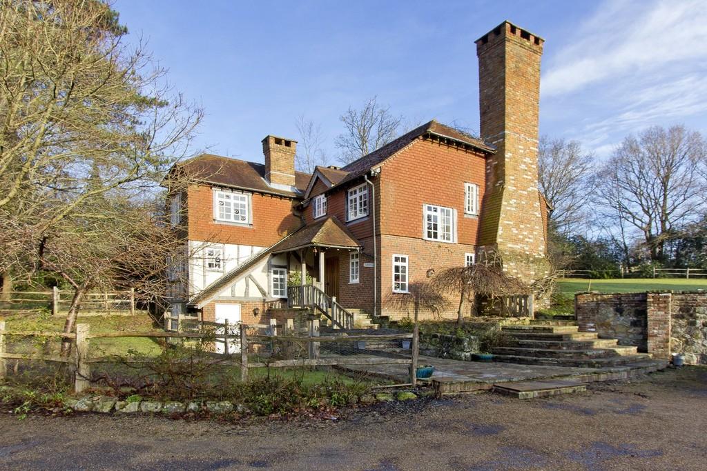 Alice Bright Lane, CROWBOROUGH 4 bed detached house - £3,250 pcm (£750 pw)