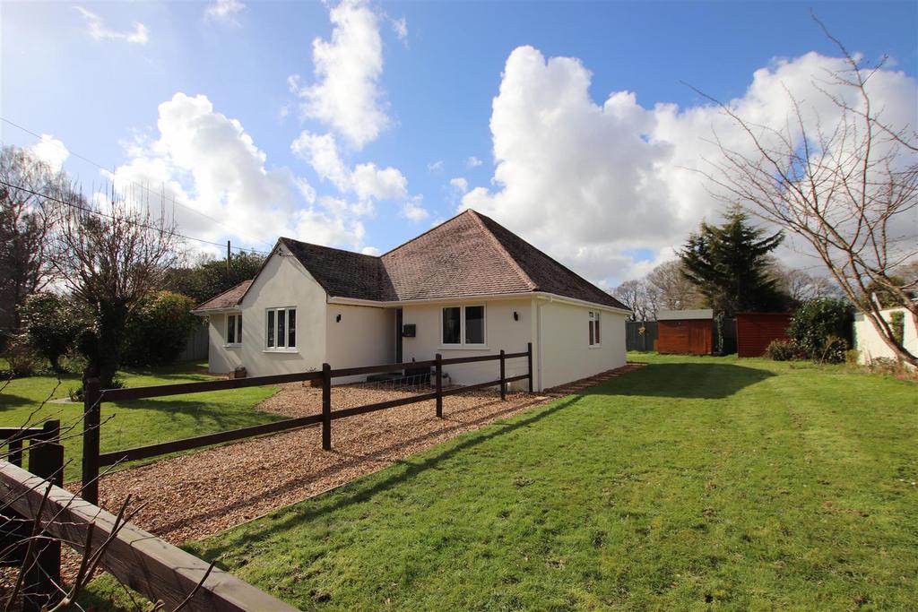 Church Road, Three Legged Cross... 4 bed detached house for sale - £685,000