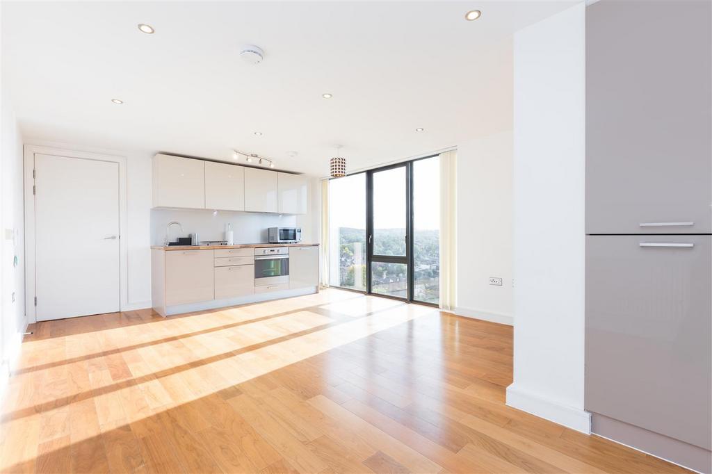 Centrillion Point, Croydon CR0 1 bed apartment - £1,370 pcm (£316 pw)