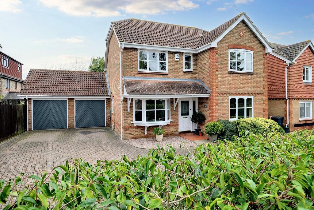 Pavitt Meadow, Chelmsford CM2 4 bed detached house - £685,000