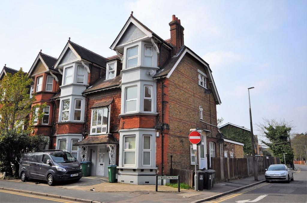 20 Rosslyn Road, Watford WD18 2 bed flat - £1,550 pcm (£358 pw)