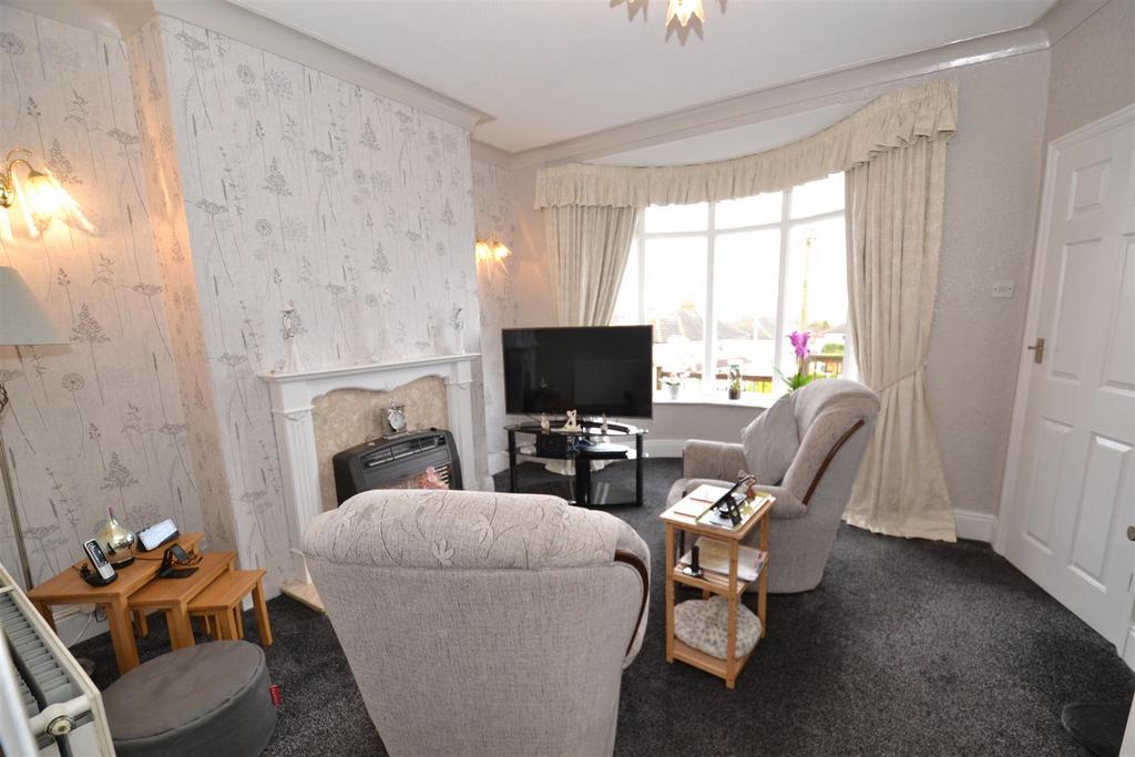 Southmere Drive Bradford 3 Bed Semi Detached House For Sale £125 000