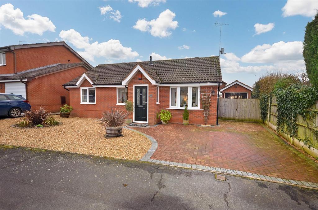 The Paddocks, Yarnfield, Stone 2 bed detached bungalow for sale - £279,950