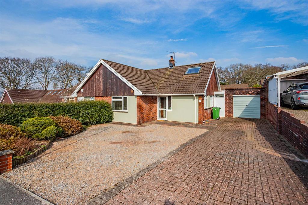 Carnegie Drive, Cardiff CF23 3 bed semi-detached bungalow - £435,000