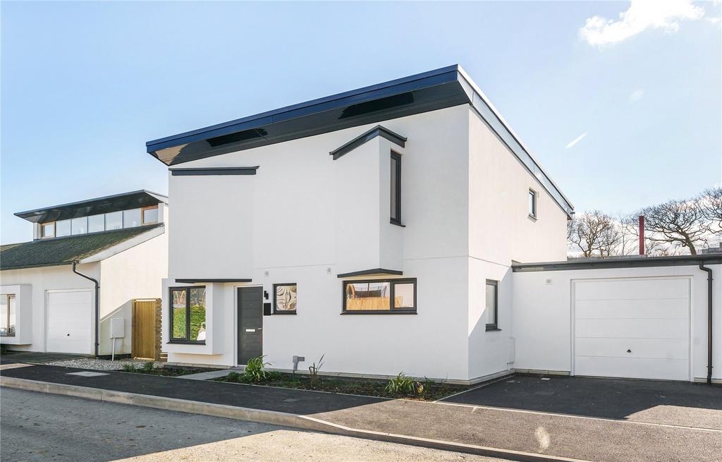3 Walter Way A, Yelland, Barnstaple... 4 bed detached house - £475,000