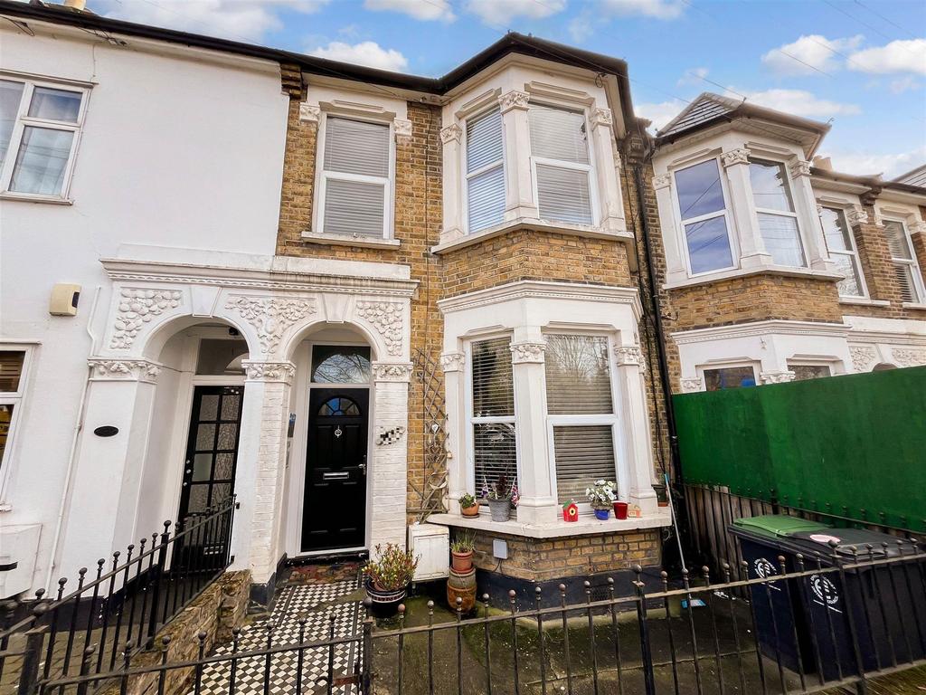 Chigwell Road, Woodford Green, Essex 4 bed terraced house for sale - £ ...