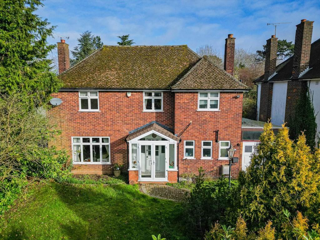 Courtenay Drive, Emmer Green, Reading 4 bed detached house - £859,950