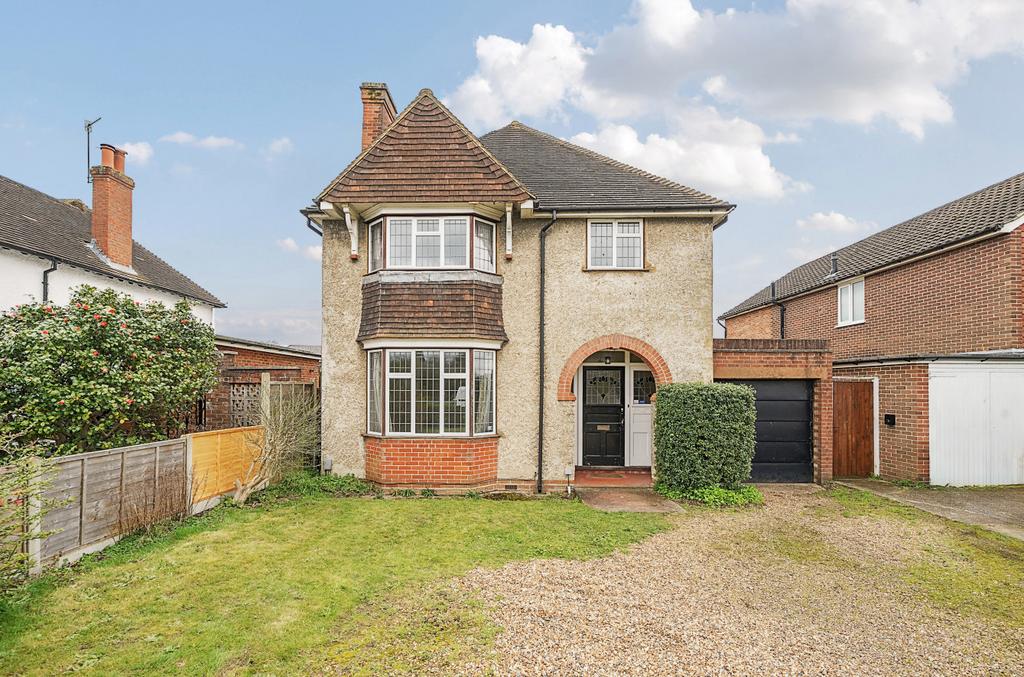 Woking Road, Guildford, Surrey, GU1 3 bed detached house - £665,000