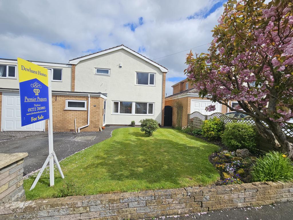 Parkgate, Goosnargh PR3 4 bed link detached house - £367,500