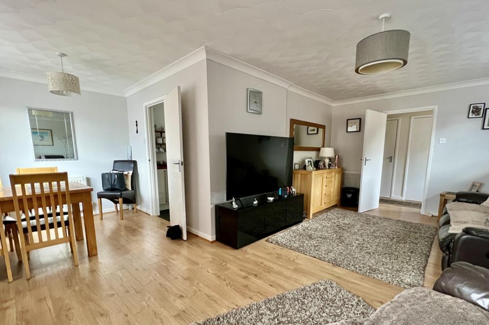 Fieldway, Ringwood, BH24 1QL 2 bed bungalow - £415,000
