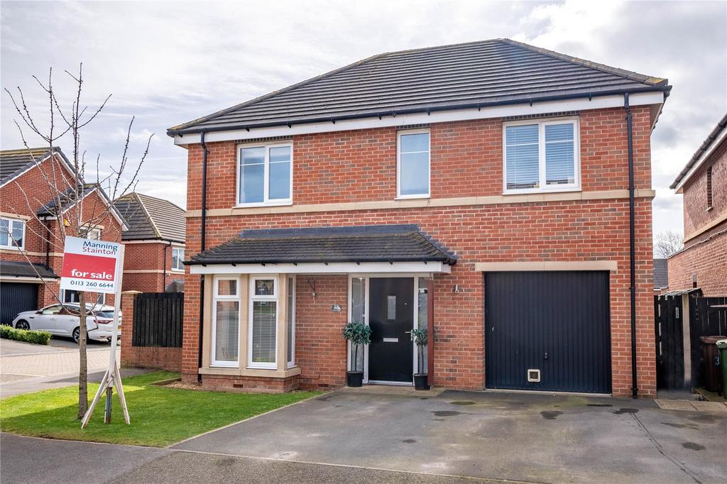 Mayfair Mount, Crossgates, Leeds... 4 bed detached house - £460,000