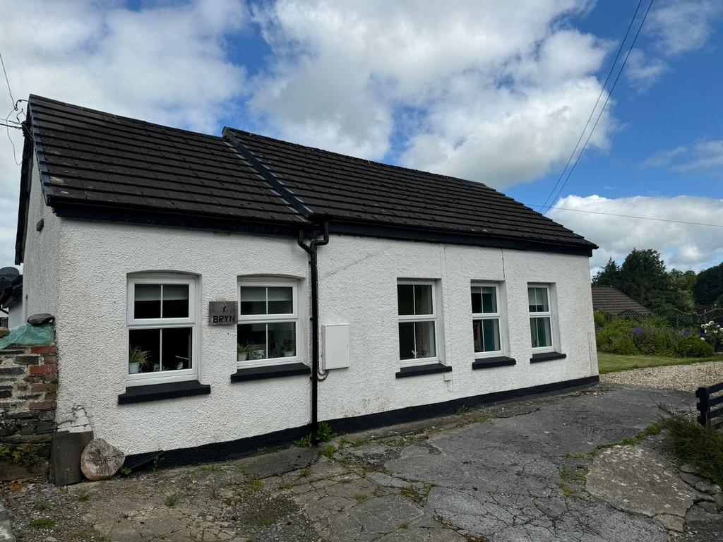 Cwmann, Lampeter, SA48 2 bed detached bungalow - £210,000