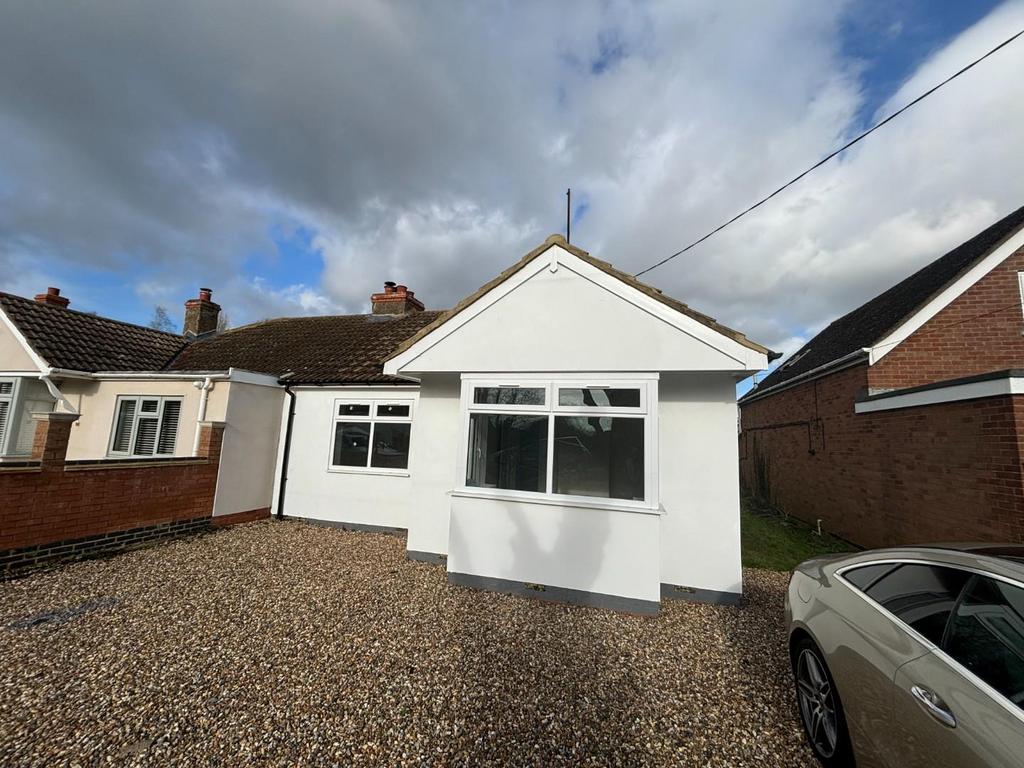 Newport Pagnell Road, Hardingstone... 2 bed semi-detached bungalow - £ ...