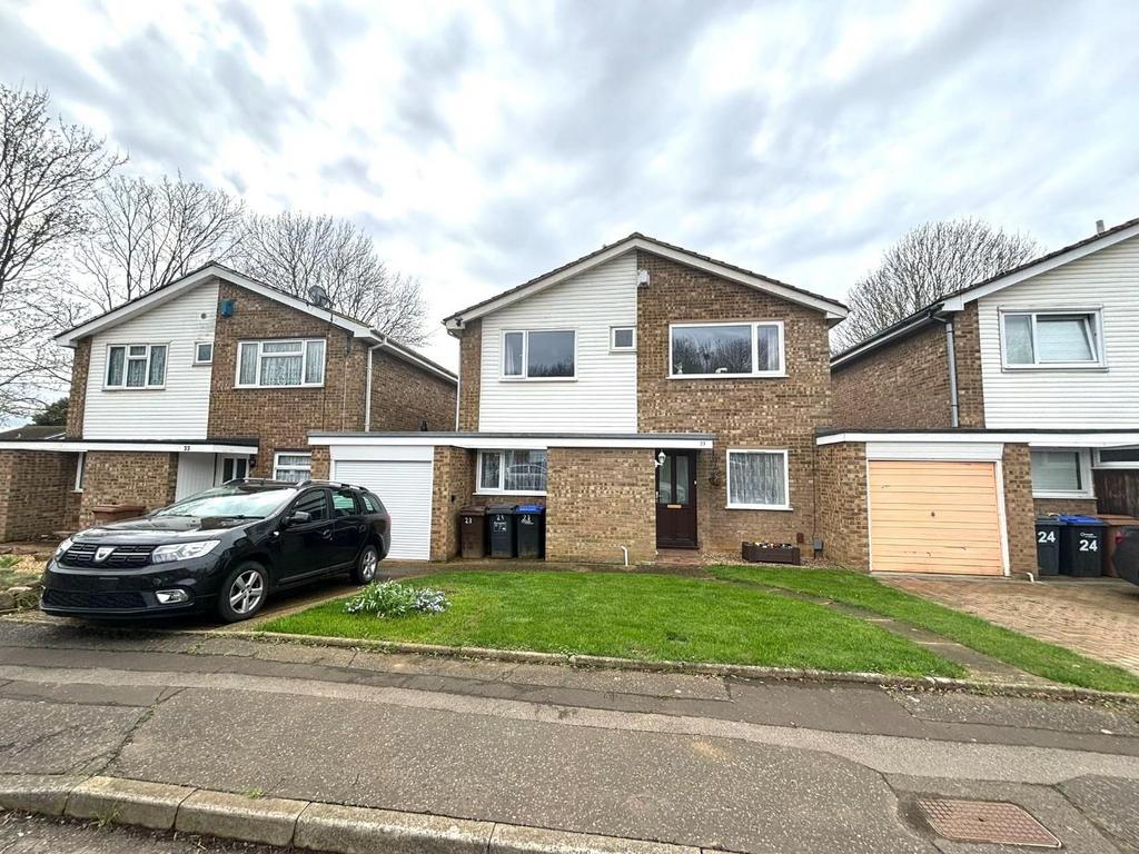 East Priors Court, Lings, Northampton... 4 bed detached house - £340,000