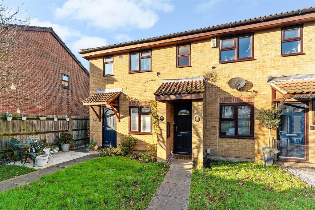 Falcon Way, Wanstead 1 bed apartment for sale - £340,000