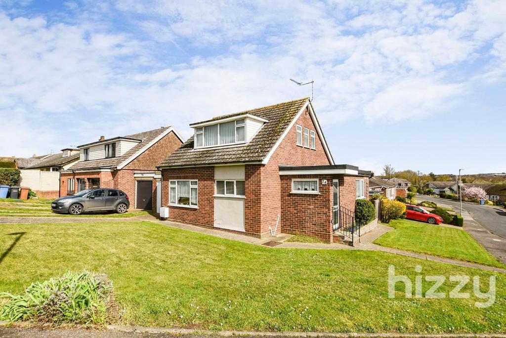 Castle Road, Hadleigh IP7 3 bed chalet - £350,000