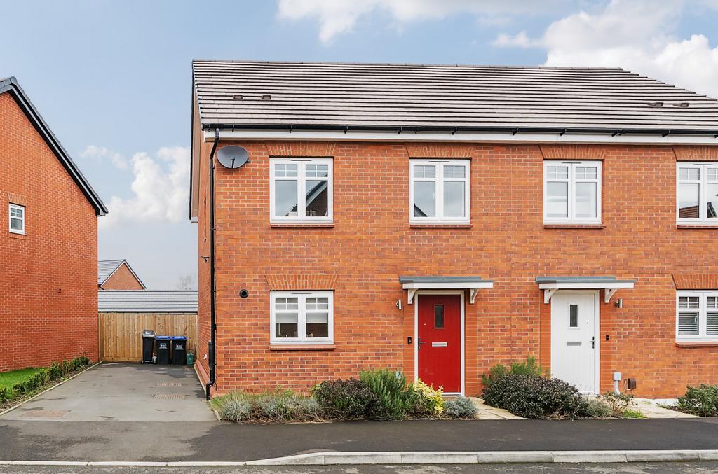 Autumn Drive, Warwick, CV34 3 bed semi-detached house for sale - £222,000