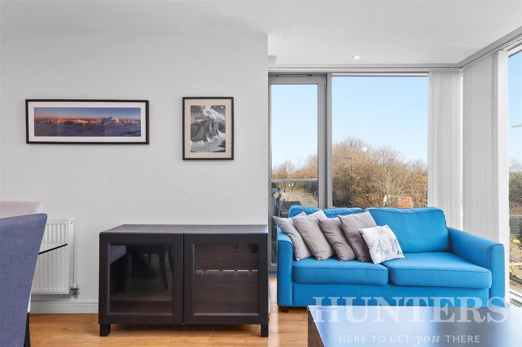 Waterside Way, London, N17 2 bed flat - £450,000
