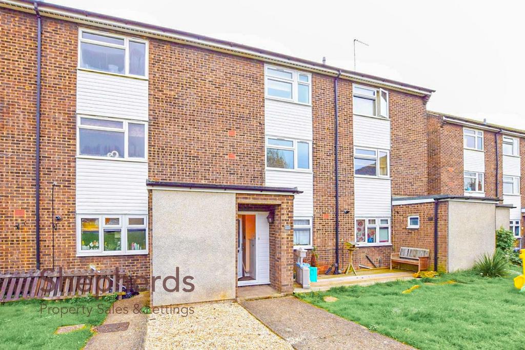 Francis Road, Ware SG12 2 bed maisonette - £240,000