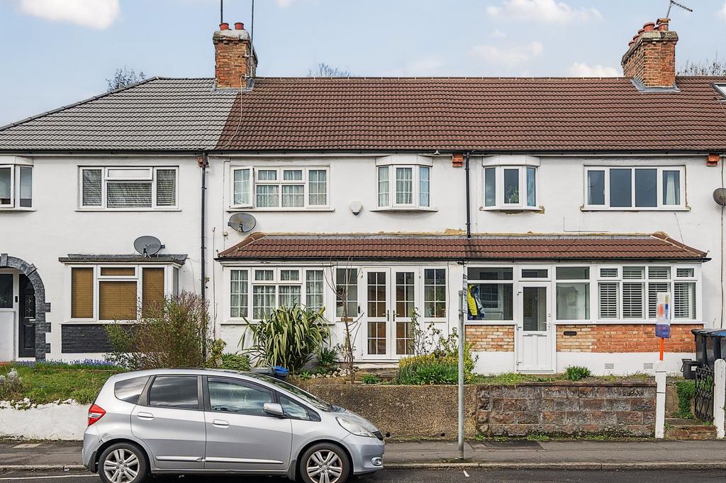 Chipstead Valley Road, Coulsdon CR5 3 bed terraced house - £390,000