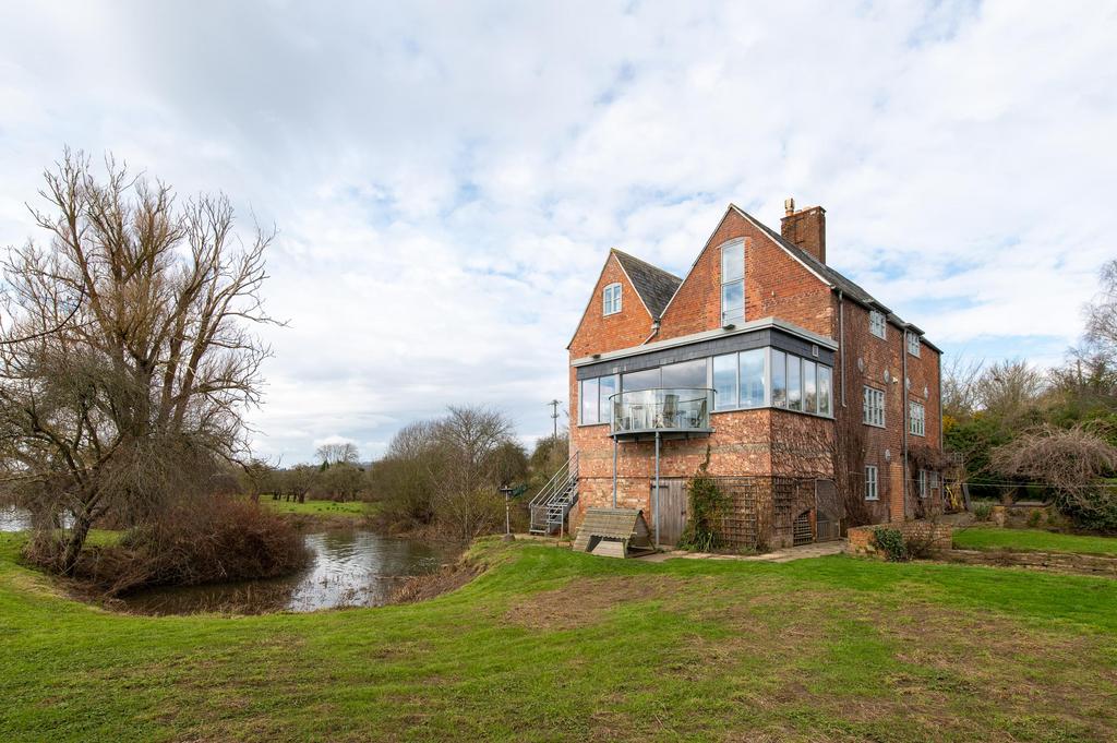 Worcester Road, Chadbury, Evesham, Worcestershire, WR11 4 bed detached ...