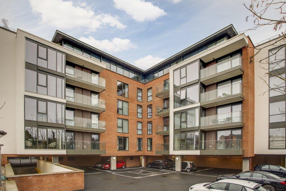 Station Road, Gerrards Cross, SL9 1 bed apartment - £1,550 pcm (£358 pw)