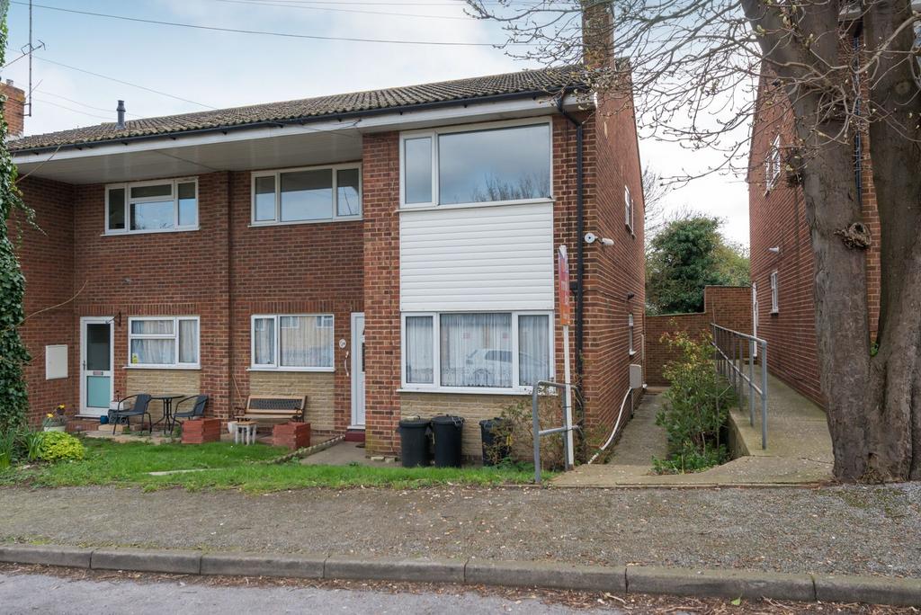 Sundew Grove, Ramsgate, CT11 2 bed flat - £177,000